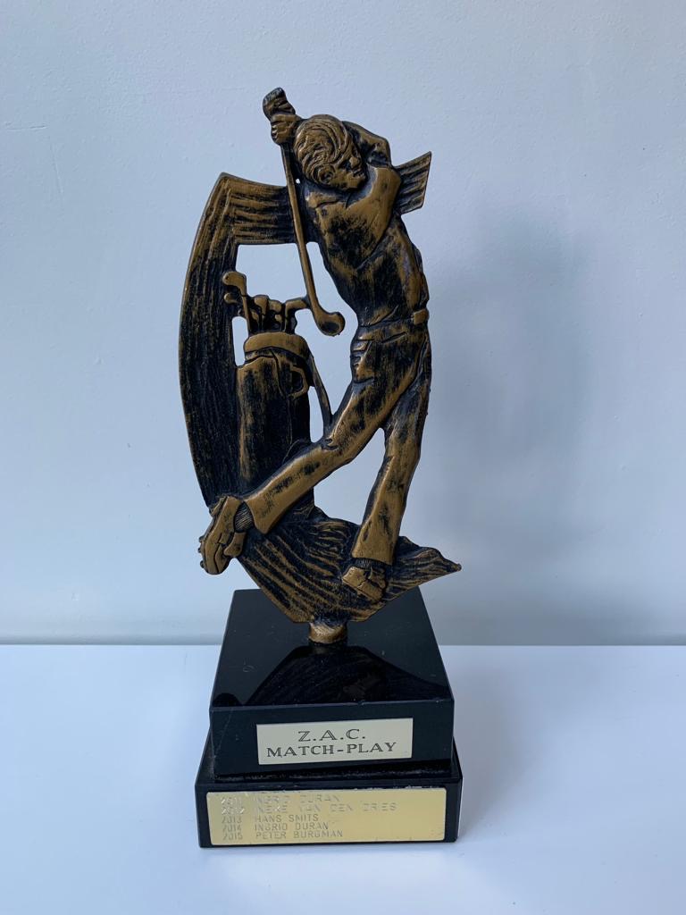 Afbeelding met beeldhouwwerk, standbeeld, brons, kunst